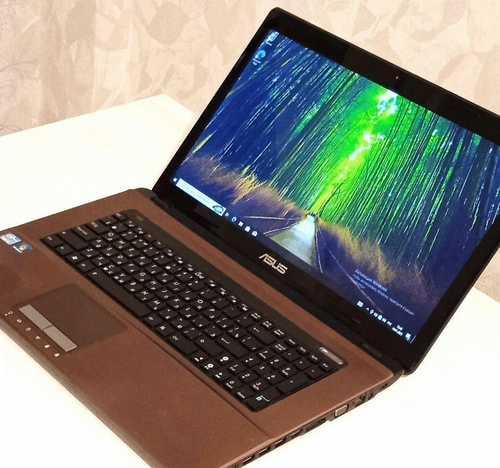 17,3 дюймов на Core i5 в металле Asus