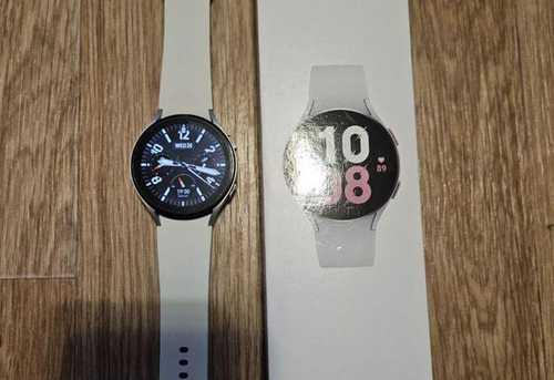 Часы Samsung Galaxy Watch 5 44 мм 1.4" серебристый