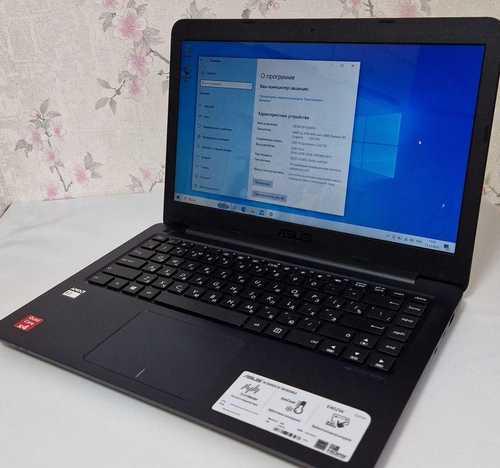 Ноутбук Asus E402W