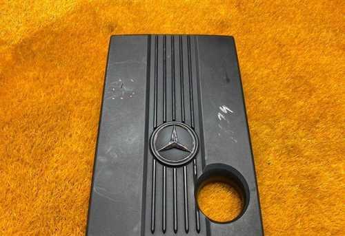 Крышка двигателя Mercedes-Benz C-Class W203