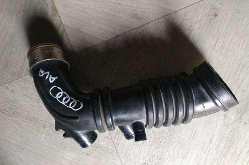 Патрубок интеркуллера Audi TT 06A133356N BU-1050