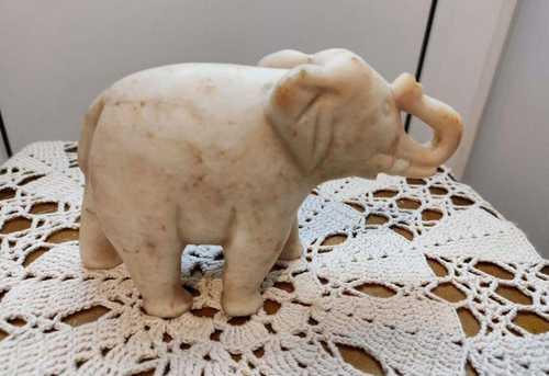 Слон старинная статуэтка натуральный камень