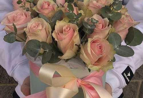 Букет из 17 крупных нежно-розовых роз в шляпной ко