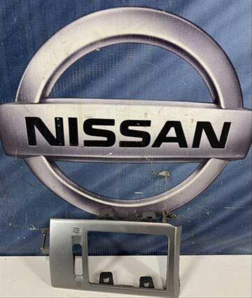 Накладка панели на торпеду Nissan tiida
