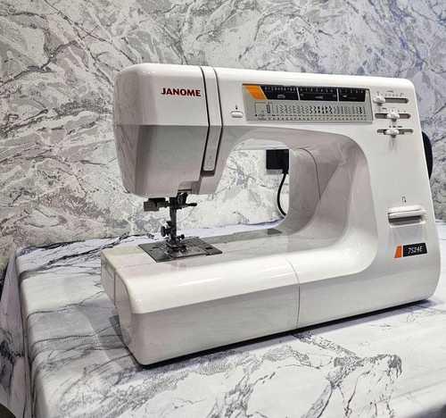 Швейная машинка Janome 7524E (с жестким чехлом)