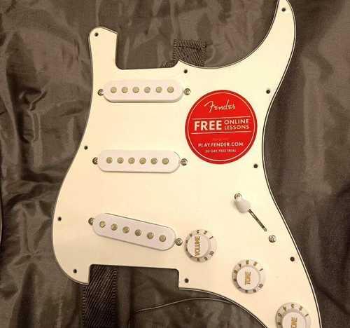 Винтажный Fender Squier Standard SSS Strat Пикгард