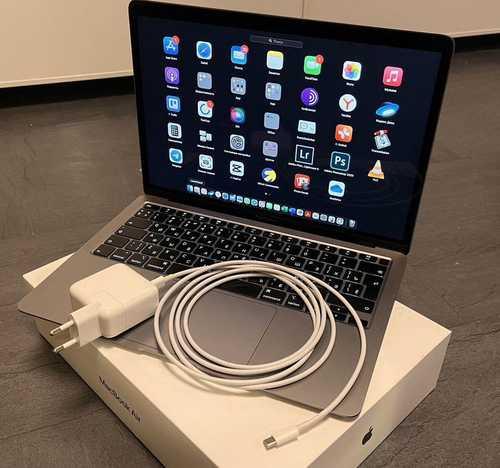 Macbook air core i3 8 gb 2020