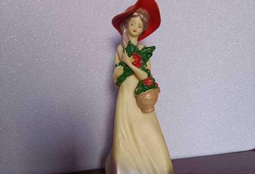 Статуэтка девушка в шляпе с корзиной цветы