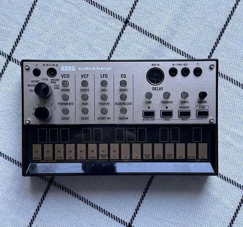 Синтезатор Korg Volca Keys