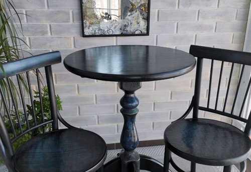 Кофейный стол и два венских стула