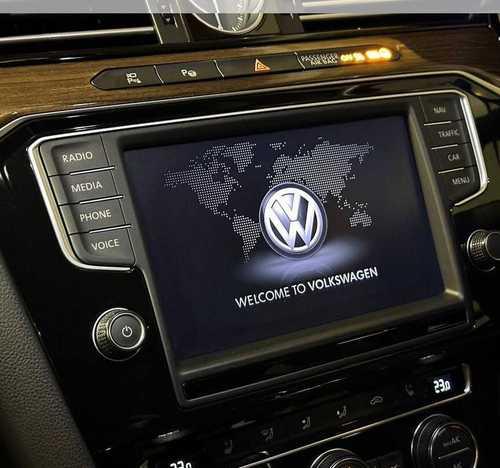 Дисплей VW Discover Pro 8 с рамкой