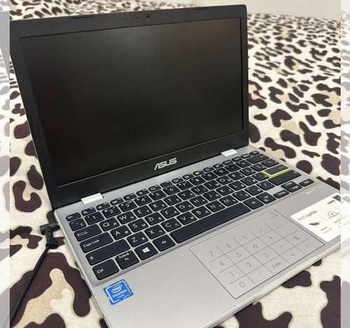 Asus laptop e210m