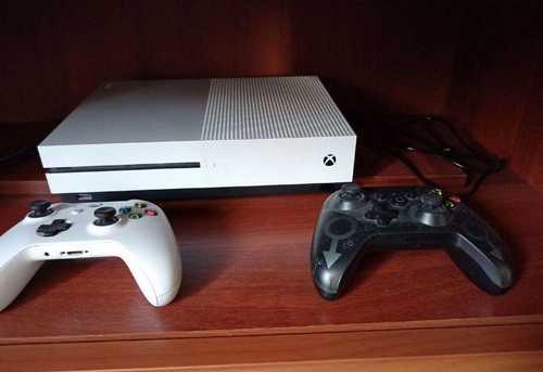 Xbox One s 1tb с 2 геймпадами
