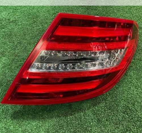 Фонарь задний правый Mercedes-Benz C-Class W204