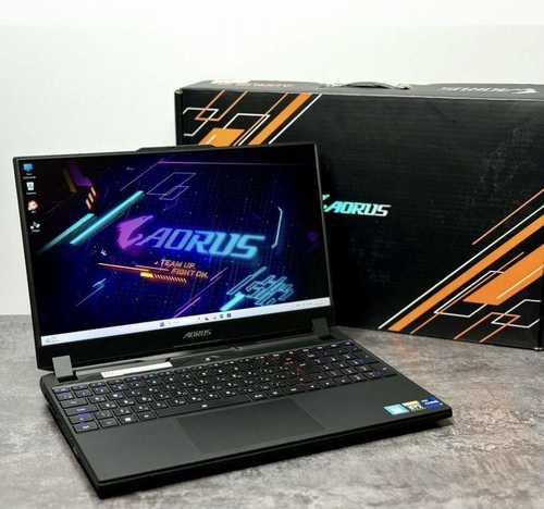 Gigabite Aourus 15 XE4 2K i7-12700h RTX 3070 ti