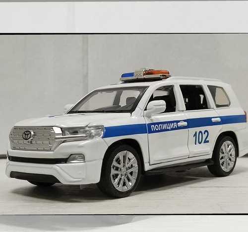 Машинка из металла, масштаб 1:24 Toyota Land Cruiser 200