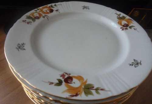 Комплект фарфоровых тарелок