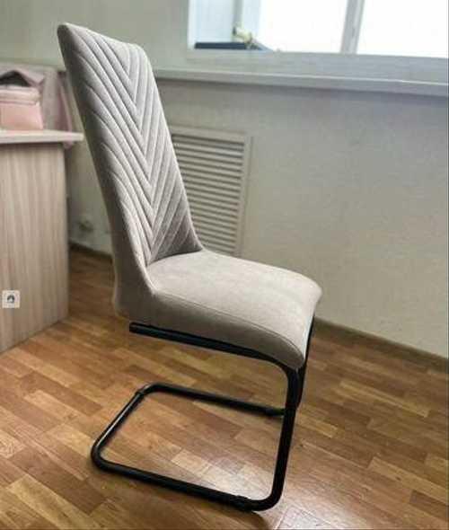 Велюровые стулья