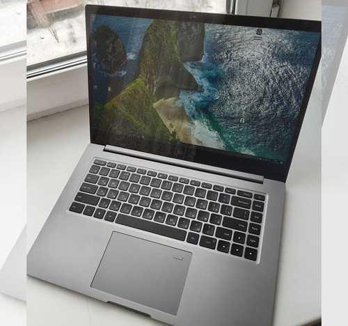 Xiaomi mi notebook pro 15.6(gtx1050,i5)