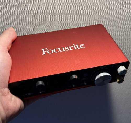 Внешняя звуковая карта Focusrite Scarlett 2i2