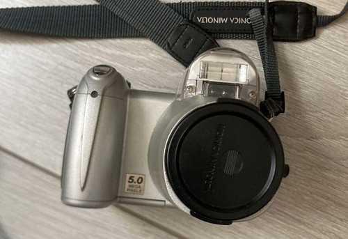Компактный фотоаппарат konica