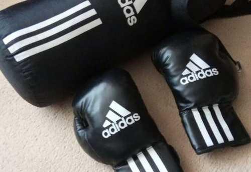 Боксерские перчатки и мешок