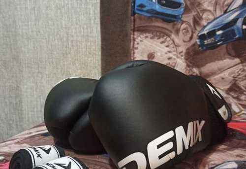 Продам боксёрские перчатки Demix. 10oz
