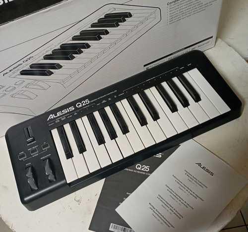 Midi клавиатура Alesis Q25