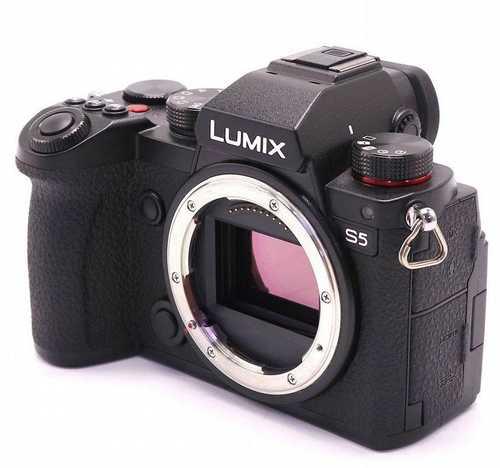 Panasonic Lumix DC-S5 body (пробег 2310 кадров)