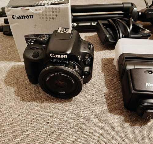 Canon 100D   24mm 2.8 stm   вспышка