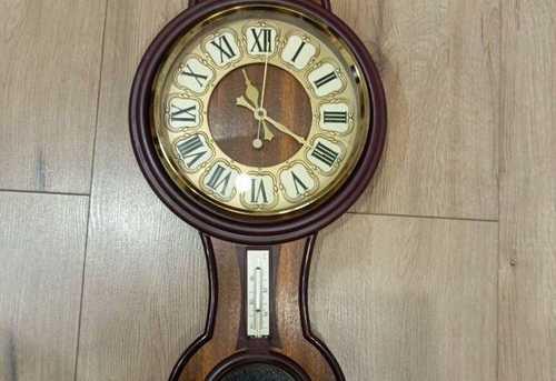 Старинные настенные часы с барометром