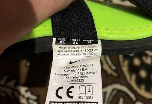 Футбольные щитки Nike Charge