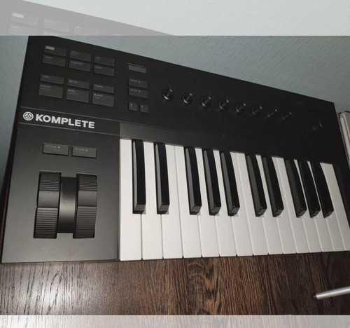 Native Instruments Komplete Kontrol A25