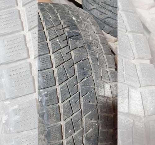 Bridgestone Blizzak Ice 265/65 R17