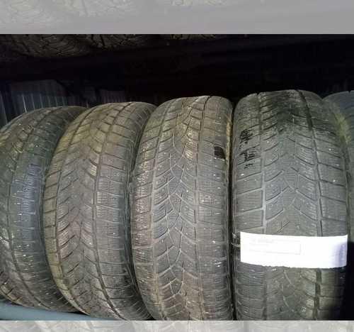 Goodyear UltraGrip Ice 235/60 R18 107T