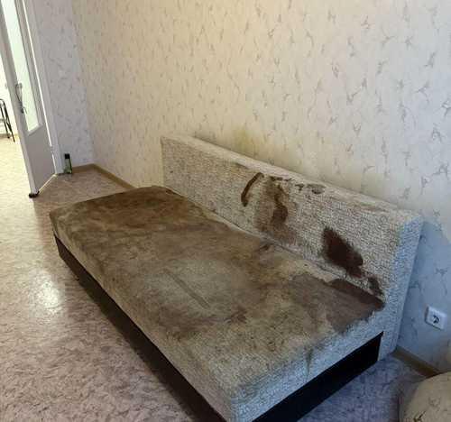 Диван б/у (требует химчистки)