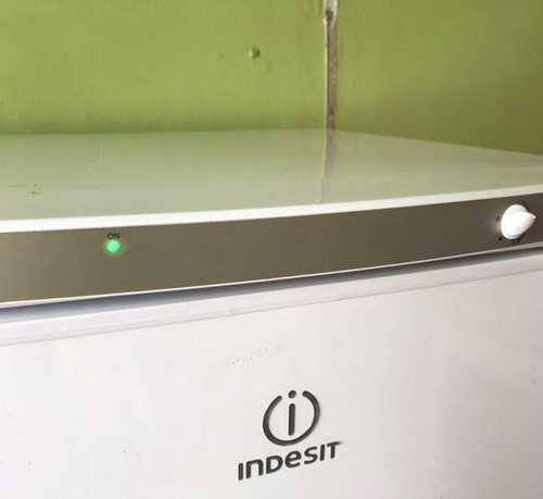 Холодильник Indesit ST145.028 две камеры