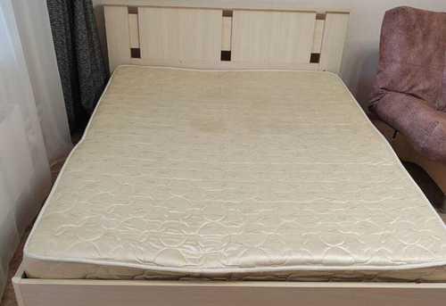 Кровать двухспальная с матрасом 160 *200