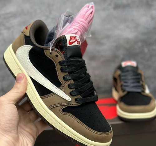 Nike air Jordan 1 travis Scott