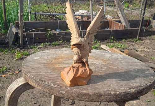 Статуэтка орла дерево