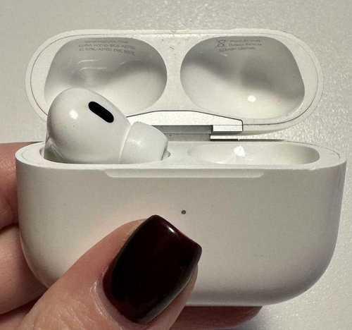 Левый наушник airpods с кейсом