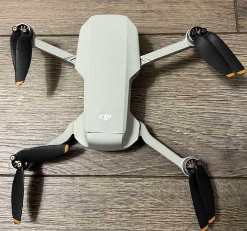 Квадрокоптер DJI mini 2 fly more combo серый