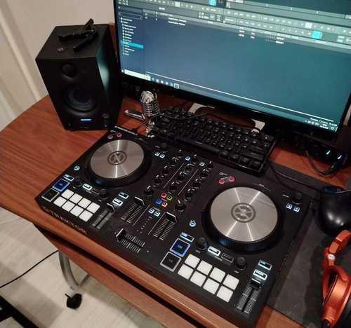 DJ контроллер Traktor Kontrol S2 MK3