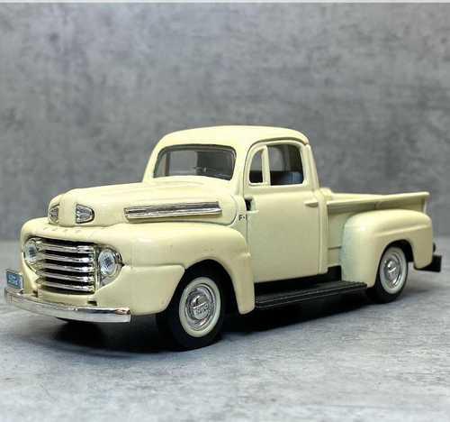 Коллекционная модель Ford F-1 Pickup 1948 1:43