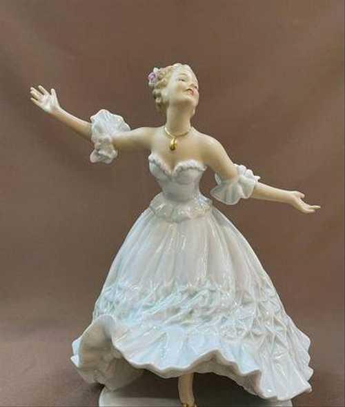 Фарфоровая статуэтка "Девушка танцовщица" Германия