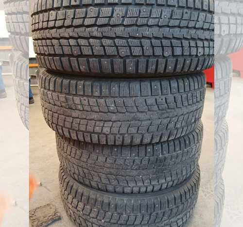 Dunlop SP Winter Ice 01 215/65 R16