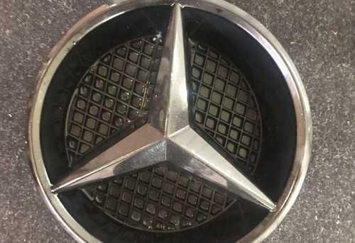Эмблема на решетку Mercedes-Benz