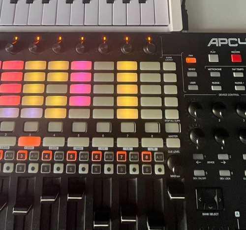 Akai apc 40 mk2 (контроллер)