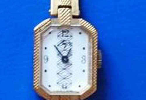 Часы женские "Луч" на браслете
