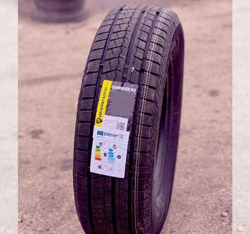 Roadmarch Snowrover 868 235/45 R18 132T